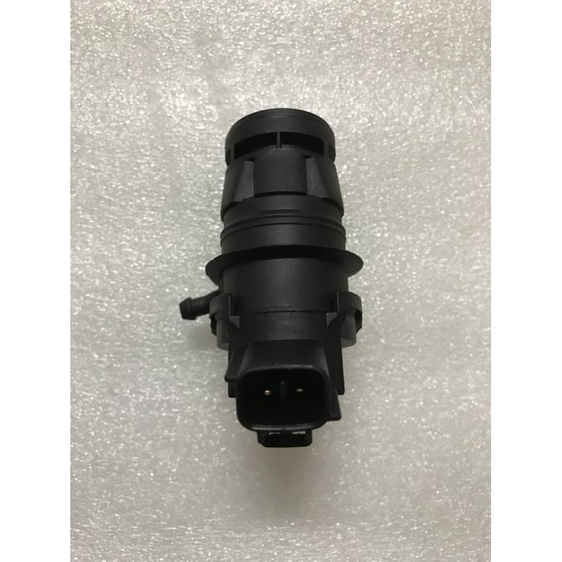 (小N) WISH YARIS ALTIS RAV4 CAMRY 噴水馬達 噴水桶 雨刷噴水桶 mazda3 2010 | 蝦皮購物