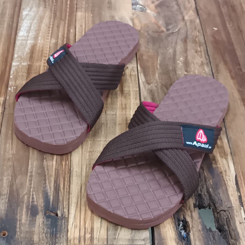 【APAUL雅鉑】11101 咖 -經典格紋橡膠交叉拖 | 蝦皮購物