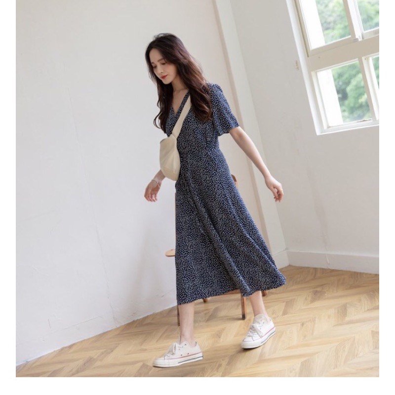 (全新轉賣）Bello V領點點長洋 | 蝦皮購物