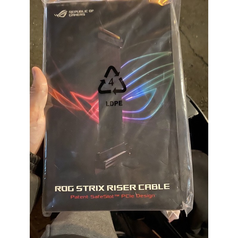 華碩Asus Rog strix riser cable 顯卡直立延長線(酷媽可考慮 | 蝦皮購物