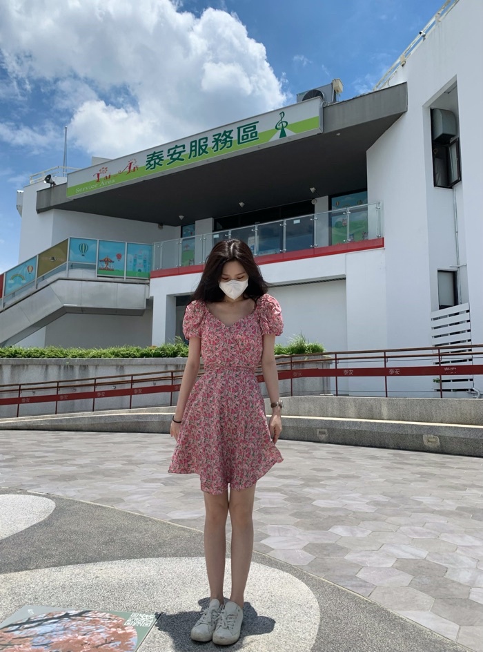 現貨🔥熱銷回歸🔥Rou Studio🇰🇷韓國春夏新品🇰🇷 粉色小精靈碎花短洋裝 | 蝦皮購物