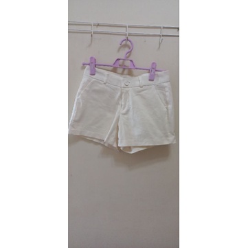 轉賣正韓Minieve小依櫃乳白色短褲S碼 | 蝦皮購物