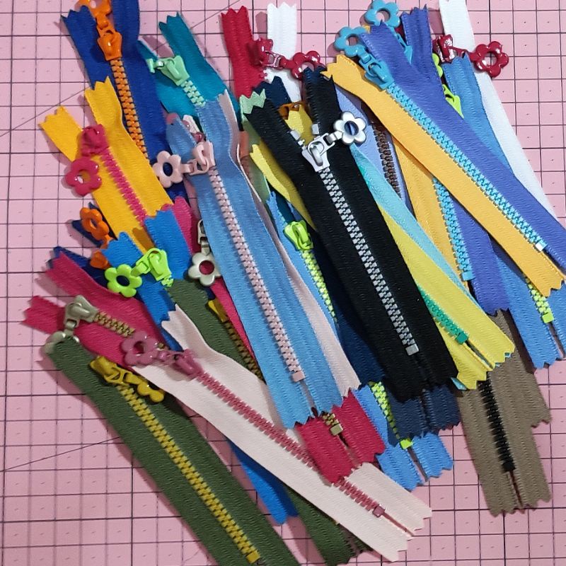 （現貨）YKK 3V 4吋 10公分拉鍊 花花拉鍊頭 雙色 隨機出貨 | 蝦皮購物