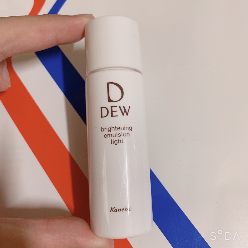 kanebo dew brightening emulsion light 40ml 淨潤白 化妝水 潤膚乳 40ml | 蝦皮購物