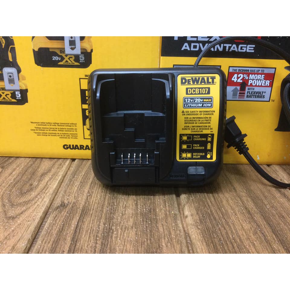 DEWALT得偉原廠全新充電器 DCB107 商品如圖套機拆出來沒包裝不要說什麼沒包裝就是2手 | 蝦皮購物