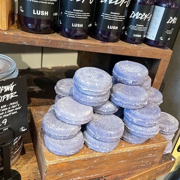 現貨 新版LUSH跳躍杜松薰衣草洗髮餅 洗髮皂 香皂 55g 英國採購 海水正藍 小紅帽 頭皮達人皆有販售 歡迎聊聊詢問 | 蝦皮購物