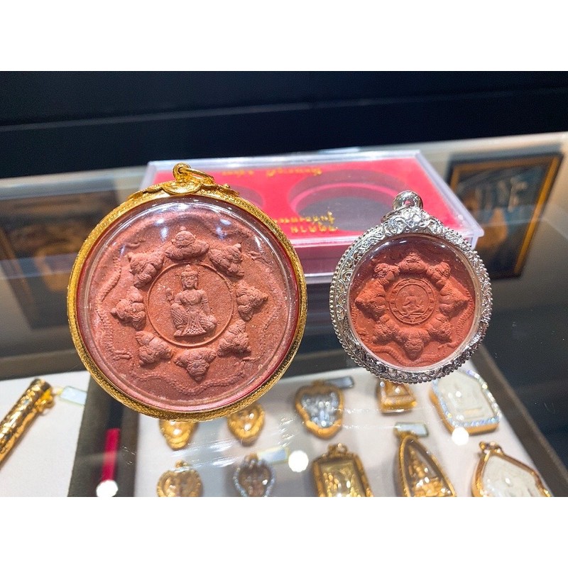 -瓦瑪哈踏寺、瓦帕踏薩威 龍婆龍耐 2549-2550 第二期 “小模、大模” 日月盤龍澤度金【夢幻佛牌】（Z32） | 蝦皮購物