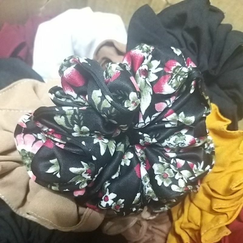 Kunciran Rambut Scrunchie Jumbo / Ikat Rambut / Cepol hijab | 蝦皮購物