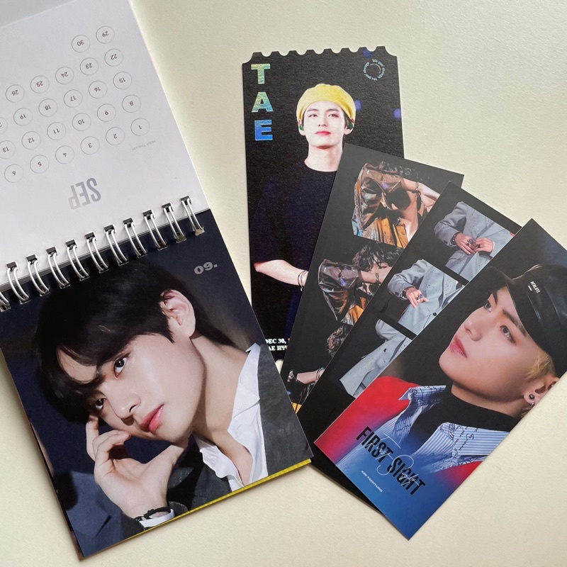 RULER V First Sight BTS V 泰亨 不限年份萬用月曆組 月曆*1 鐳射票卡*1 書籤卡*2 | 蝦皮購物