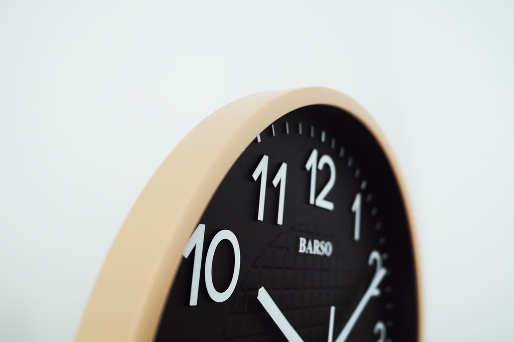 台灣品牌【靜音掛鐘 BARSO】立體數字/立體鐘面 深海藍/深棕色 BS-805 北歐風時鐘/超靜音時鐘/北歐風掛鐘 | 蝦皮購物
