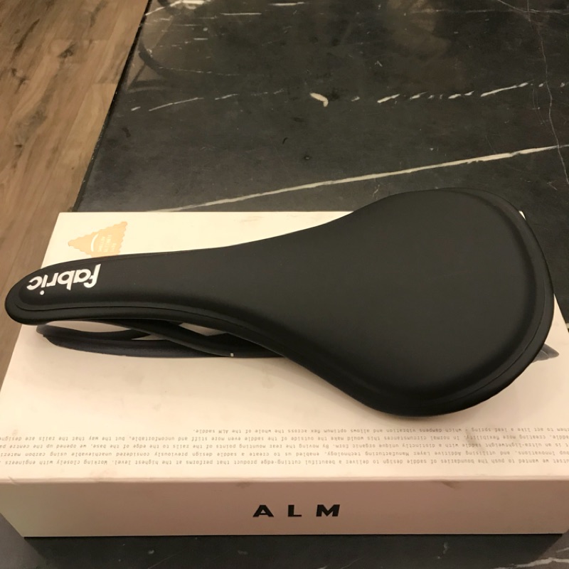 Fabric alm ultimate 全碳纖維ㄧ體成型 公路車 自行車 座墊 | 蝦皮購物