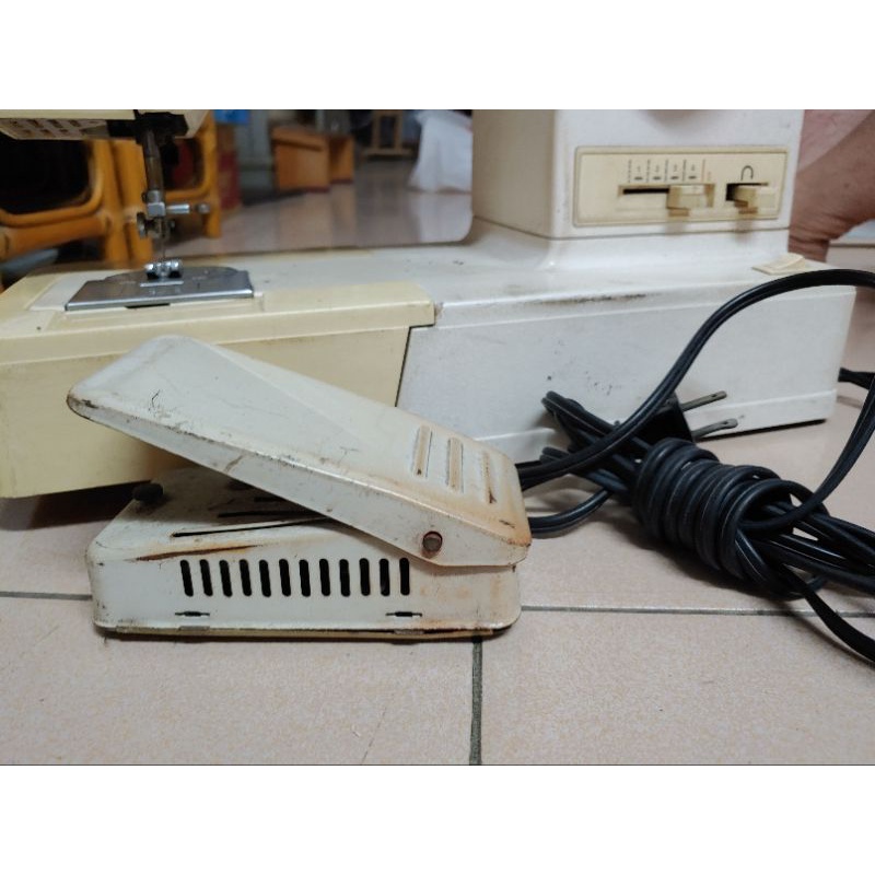 勝家 SINGER 9015 手提式縫紉機 附踩板電源線功能正常 | 蝦皮購物