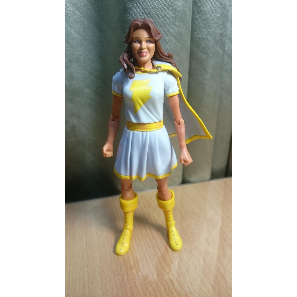 DC Universe Classics Mary Marvel (white) | 蝦皮購物