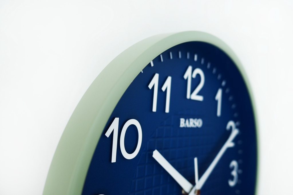 台灣品牌【靜音掛鐘 BARSO】立體數字/立體鐘面 深海藍/深棕色 BS-805 北歐風時鐘/超靜音時鐘/北歐風掛鐘 | 蝦皮購物