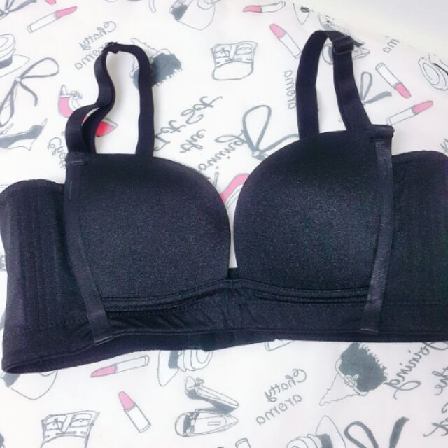 全新 台灣製 無痕素面無鋼圈集中爆乳內衣 黑34B(75B)玉如阿姨 lena peach john | 蝦皮購物