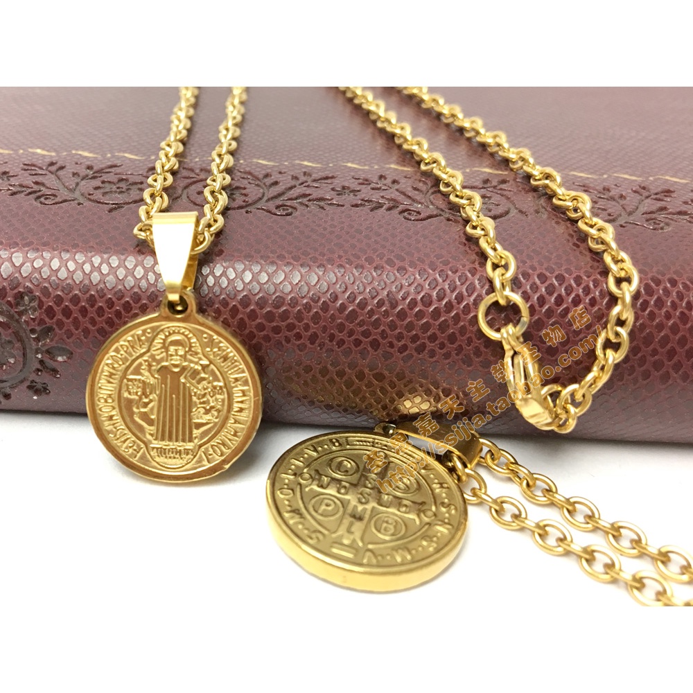 as86 不銹鋼鍍金色 圣本篤圣牌1.8CM配不銹鋼鏈子 | 蝦皮購物