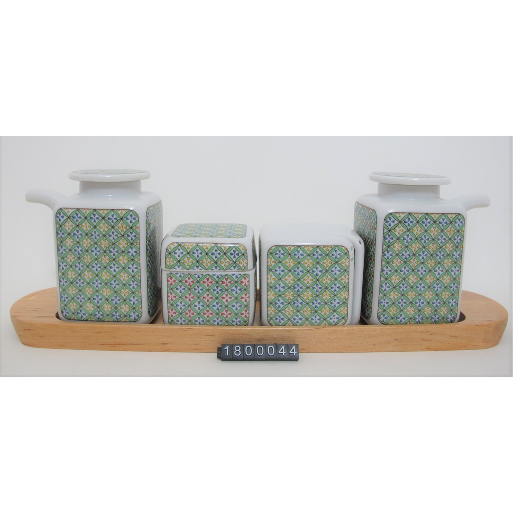 日本 帶回 陶扇造 白底 綠色 圖紋 瓷器 醬油壺 醋壺 鹽罐 胡椒罐 辣椒罐 木盤 調味罐組 紙盒裝 1800044 | 蝦皮購物