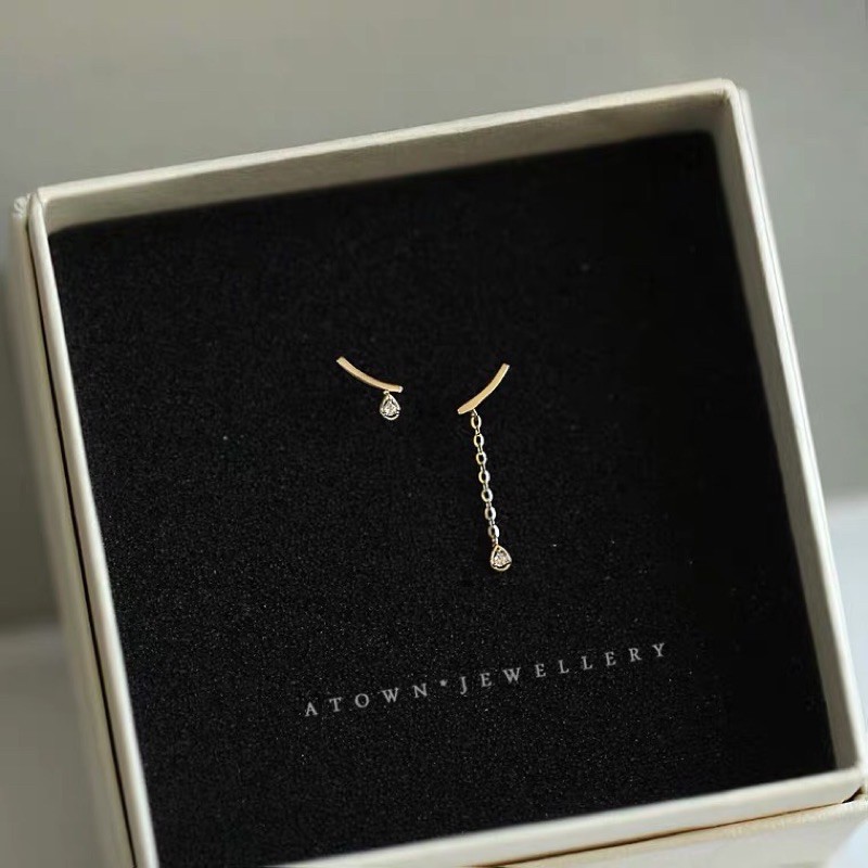 =現貨= ATOWN 輕珠寶 純9K金不對稱鍊條弧形彎棍氣質K金耳線耳環 | 蝦皮購物