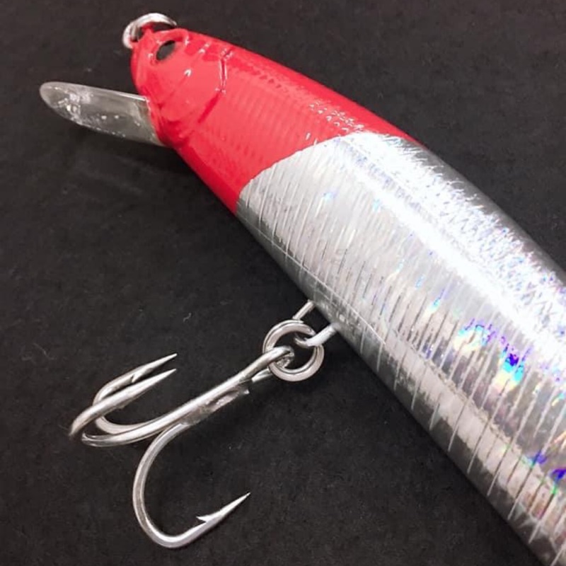 #mồi giả câu cá #大克數米諾80g，19cm...3D紅眼，滾珠配重，搭配加粗剛硬三本鉤，紅頭銀，黑背銀 | 蝦皮購物