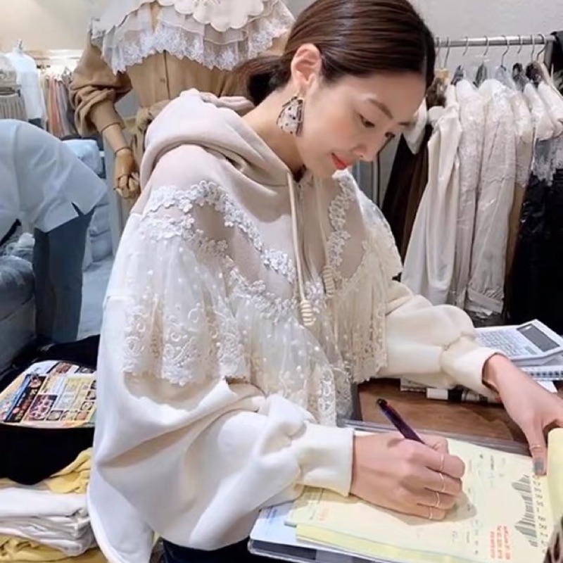 LadyGo 拉鍊領連帽拼接蕾絲長袖加絨寬鬆上衣 | 蝦皮購物