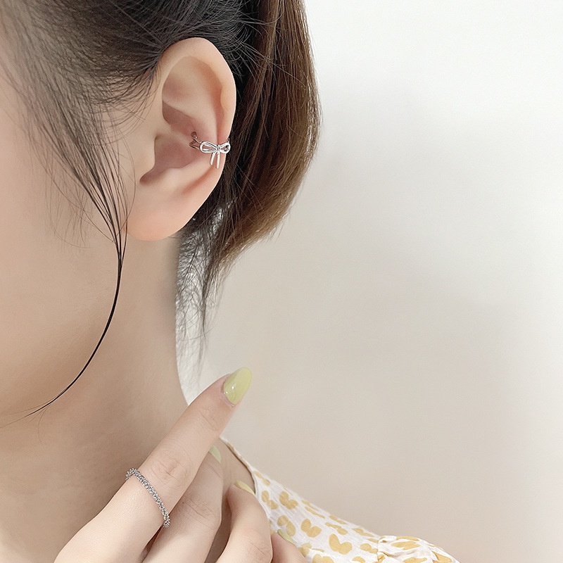 GU010│耳骨夾│單邊價格│ 簡約銀色蝴蝶結設計 耳骨夾 耳環 無耳洞可配戴 | 蝦皮購物