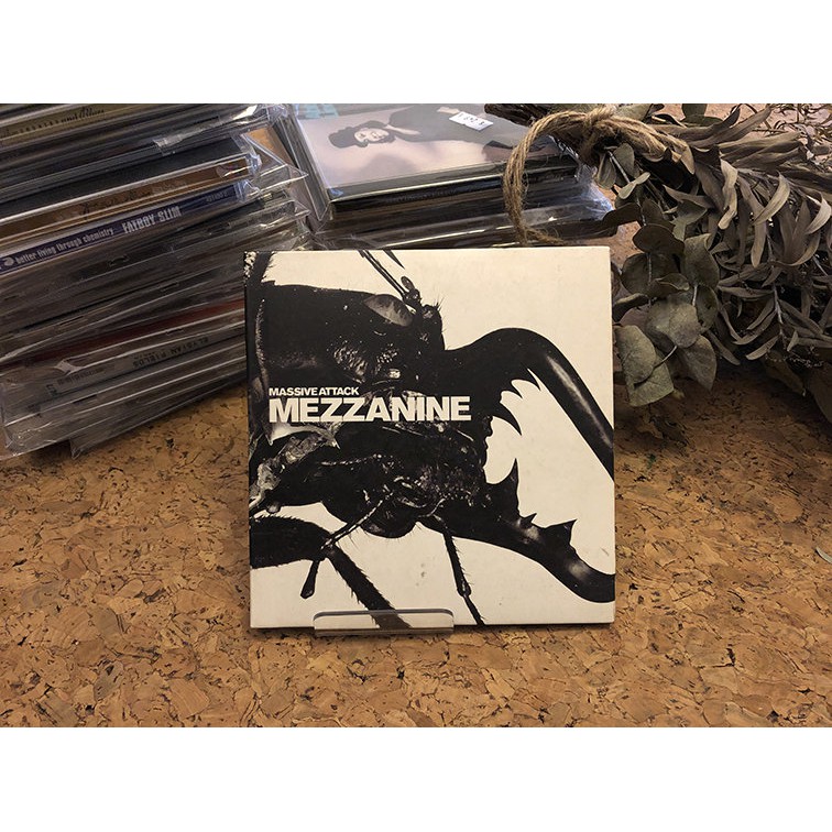 《紅舍小舖》 經典電音Massive Attack強烈衝擊 /Mezzanine絕版 [正版CD ] 九成新 | 蝦皮購物