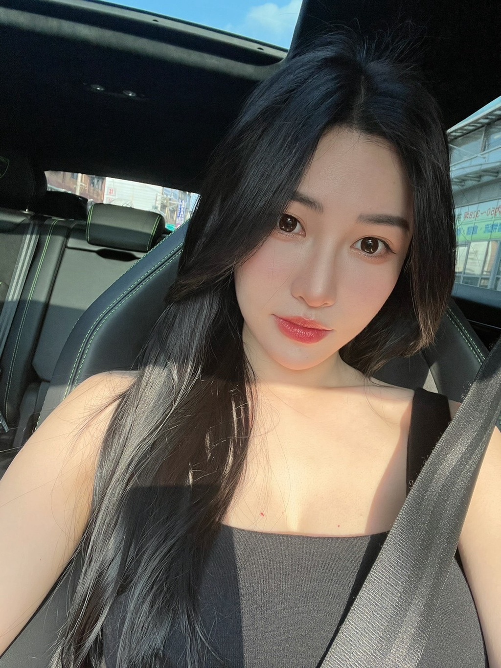 【CHING'S自訂】方領寬肩帶短版bra top美胸小背心 11色 分尺寸 含胸墊 厚墊 女裝 上衣 小可愛 | 蝦皮購物