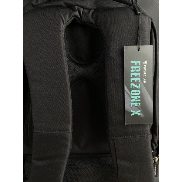 Future lab Freezone X 零負重包 黑 未來實驗室 後背包 | 蝦皮購物