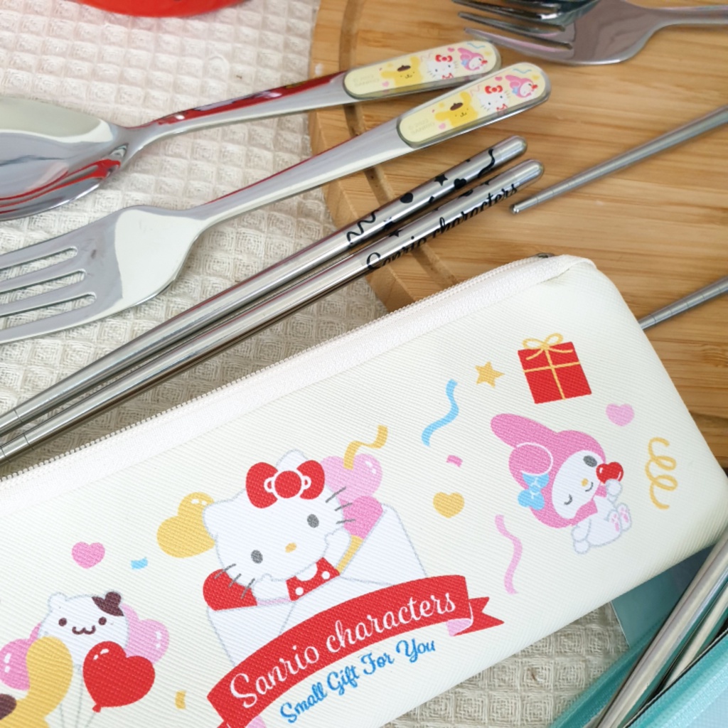 正版現貨🍱三麗鷗 三件式304不鏽鋼餐具組 Hello kitty 304不鏽鋼湯匙 叉子 筷子布套 美樂蒂 外出餐具 | 蝦皮購物