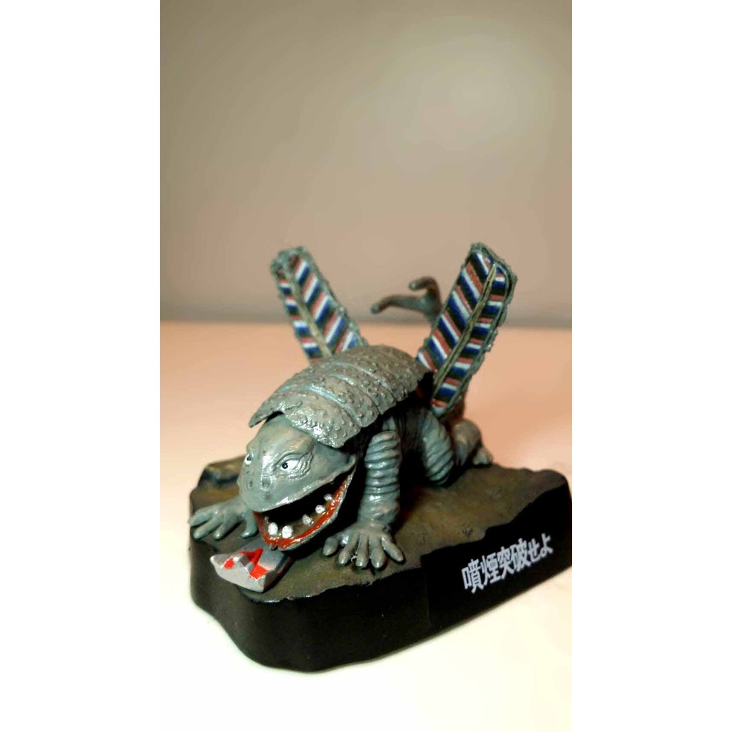 A-189 櫃 現況品 ： 超人力霸王 ULTRAMAN 怪獸名鑑 噴煙突破せよ 凱姆拉 KEMULAR 富貴玩具店 | 蝦皮購物