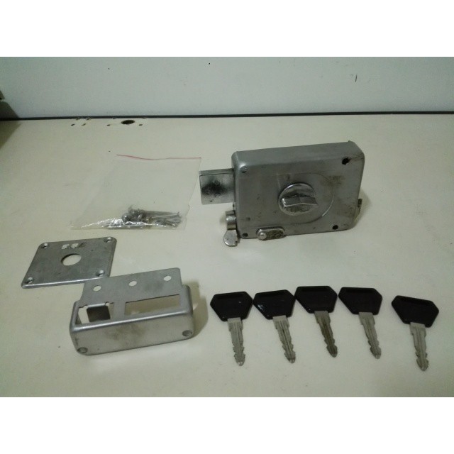 C.O.E C-201S-35附有5把鑰匙 隱藏式四段鎖 小轉紐四段鎖 不銹鋼無拉把 快速伸縮四段鎖 COE不鏽鋼四段 | 蝦皮購物