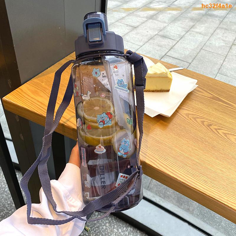 運動水壺 2000ml 水壺 大水壺 吸管水壺 2000cc 水壺 2L超大容量水杯健身太空杯子透明水壺 彈跳水壺斜背帶 | 蝦皮購物