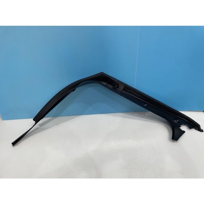 BENZ 2116930133 後箱蓋導水槽 LH W211 | 蝦皮購物