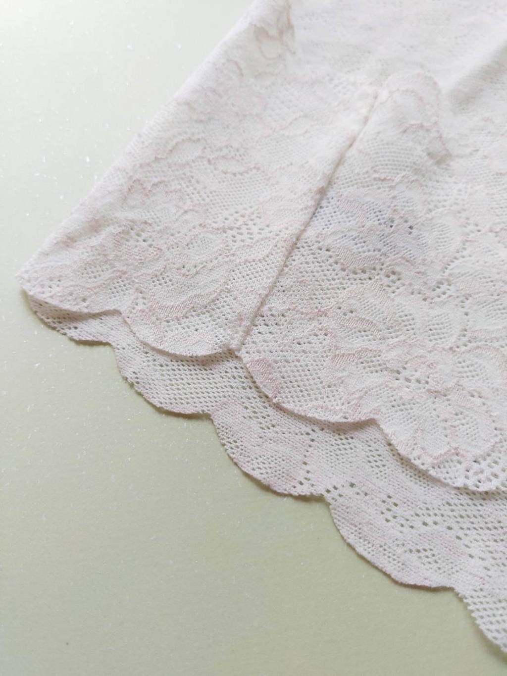 ♡布の雜貨♡ Gunze Tuch 郡是 日本製 gunze無痕內褲 柔軟無痕蕾絲 低腰 添加大豆異黃酮成份 女性三角褲 | 蝦皮購物