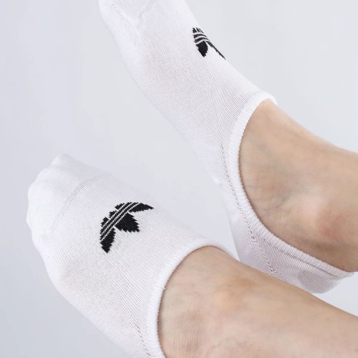 南🔥2024 7月 ADIDAS ADICOLOR 黑 FM0677 白 FM0676 隱形襪 男女都有 運動襪子 | 蝦皮購物