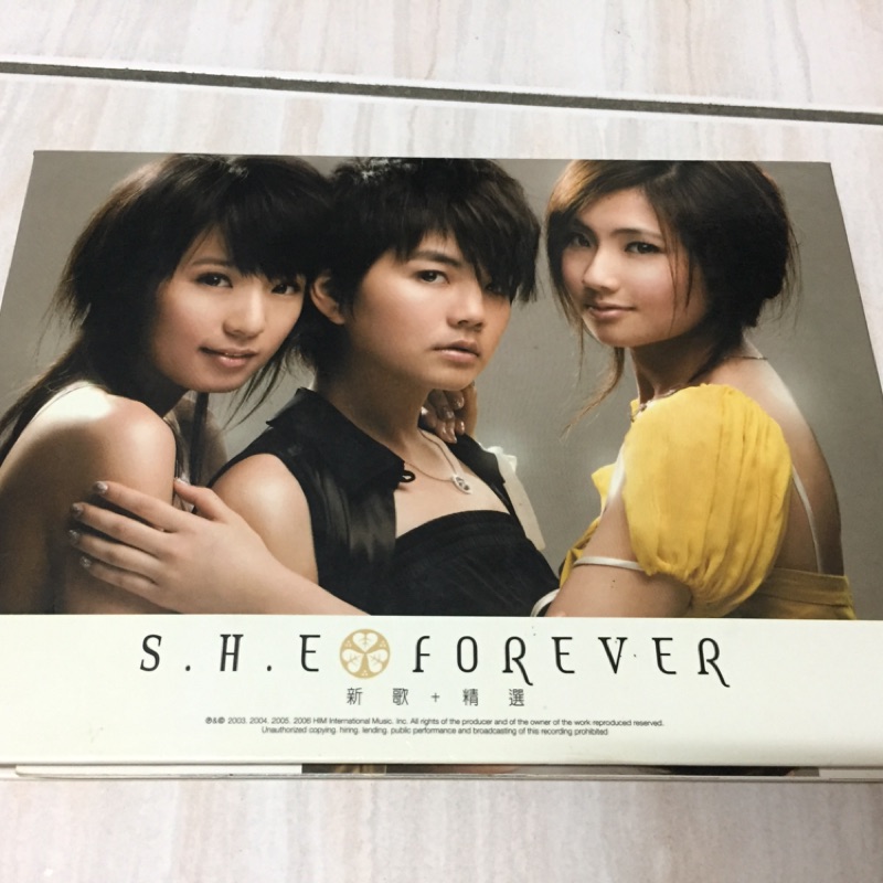 SHE FOREVER專輯（親筆簽名）附預購禮文件夾 | 蝦皮購物