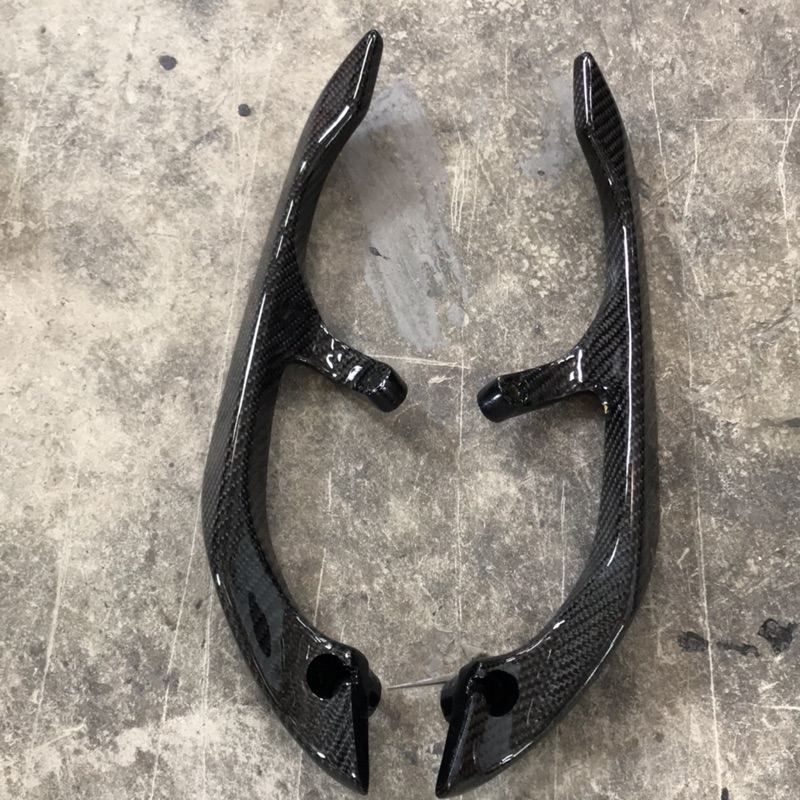 Force.smax.王董正卡夢後扶手原廠包覆碳纖維 超優直上 另有大盾小盾燈眉下巴土除Gp側條空濾傳動蓋後照鏡水箱 | 蝦皮購物