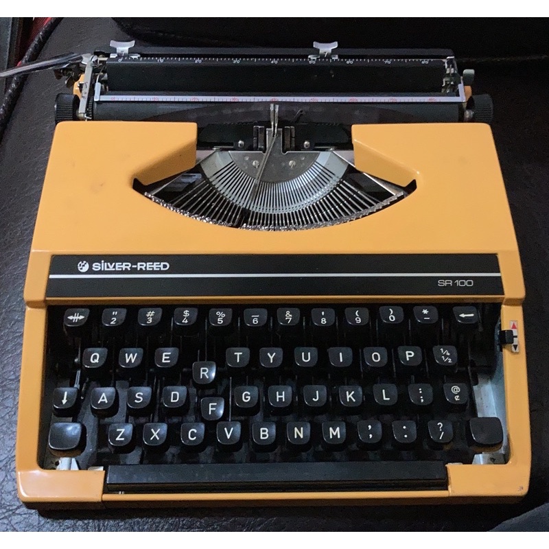 Silver Reed SR100 打字機 古董打字機 二手打字機 復古打字機 玩具收藏 懷舊 日本製打字機 古董 文青 | 蝦皮購物