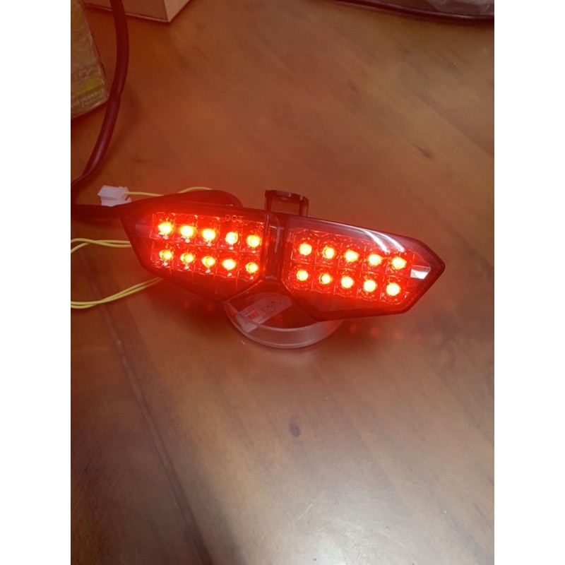 BWS R6 LED 高亮度 尾燈燈組 對應原廠接頭（單燈組不含鐵殼） | 蝦皮購物