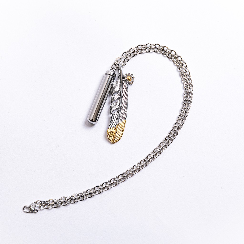 【S】NEW．歐美好感 日系個性單品 羽毛 + 雛菊 DAISY + 煙管造型 上金爪羽 不鏽鋼造型項鍊 | 蝦皮購物