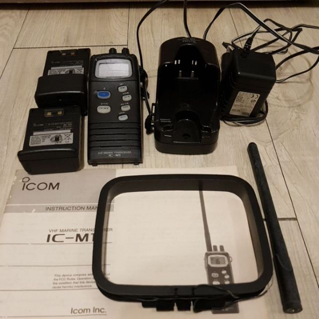 日本原裝iCOM IC-M1 VHF海事手持無線電 含主機 充電器 天線 兩顆電池 但是電池因為比較久了 已經無法充滿電 | 蝦皮購物