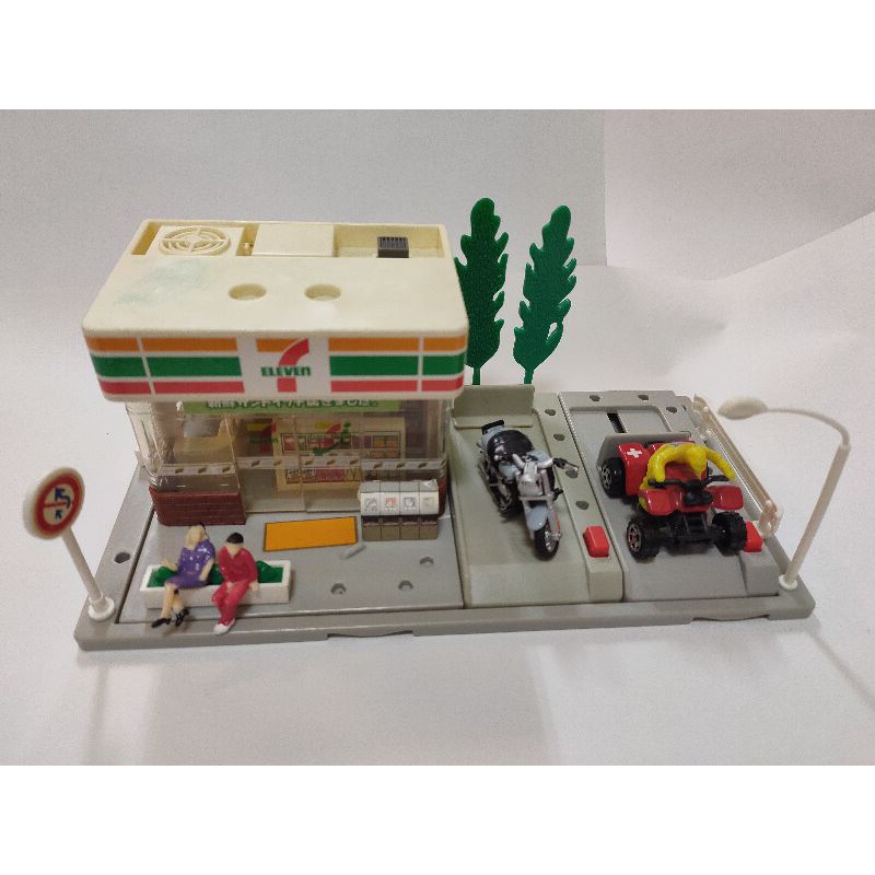 日本二手tomy 7-11場景，含人偶不含車，屋頂微染色，少後門，龜毛者務下單 | 蝦皮購物