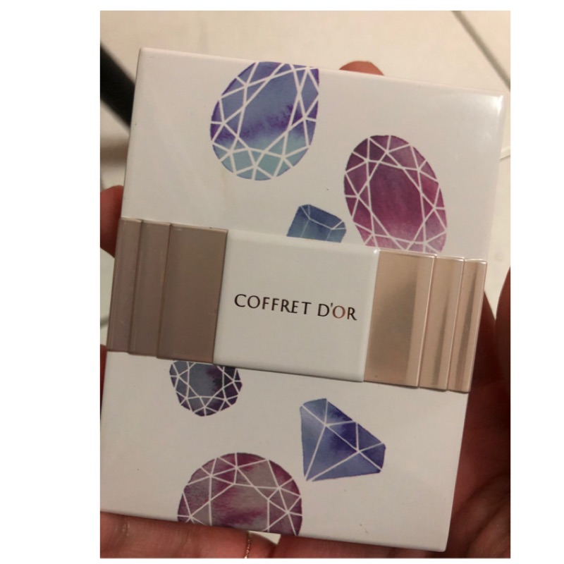 佳麗寶Kanebo coffret d’or 2019 10週年限定6色眼影盤 | 蝦皮購物