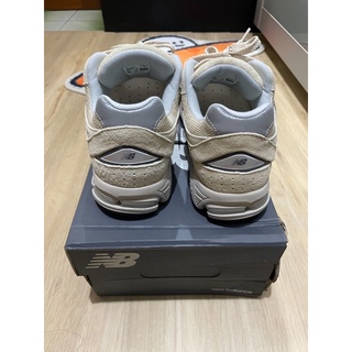 （售出）New balance 2002r 米白 2002re re 米色 | 蝦皮購物