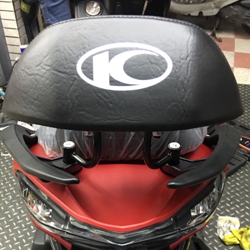 （光陽正廠零件）雷霆王 180 Racing King 180 噴射 後靠背 靠背 小饅頭 分離式後扶手 一體式扶手 | 蝦皮購物