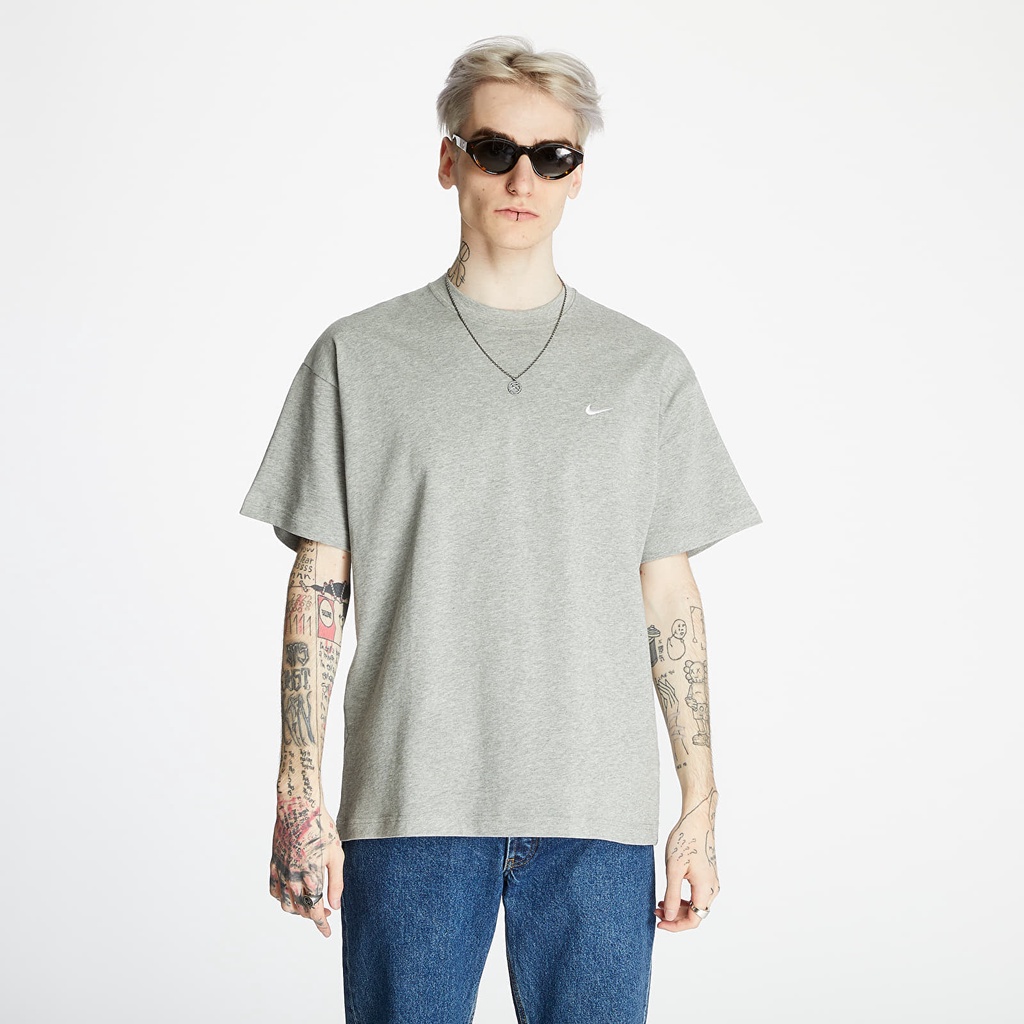 ☆CHIN代購☆NikeLab Swoosh 電繡小勾 重磅短T CV0559-010 DA0321黑 灰 土黃 現貨 | 蝦皮購物