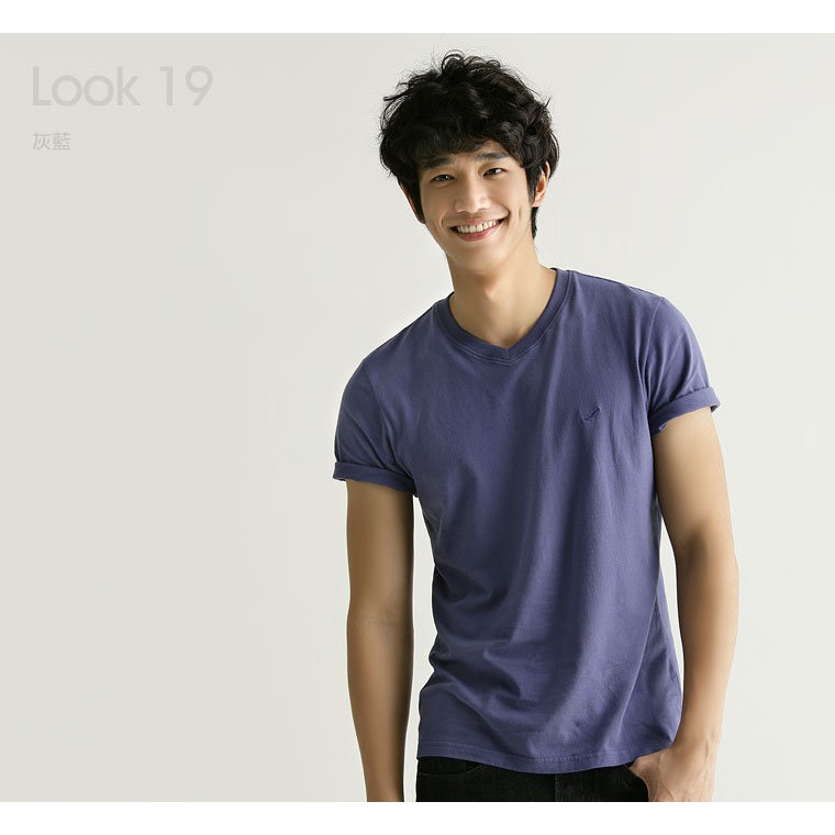 轉售★lativ電繡V領短Tee-男（灰藍)S | 蝦皮購物