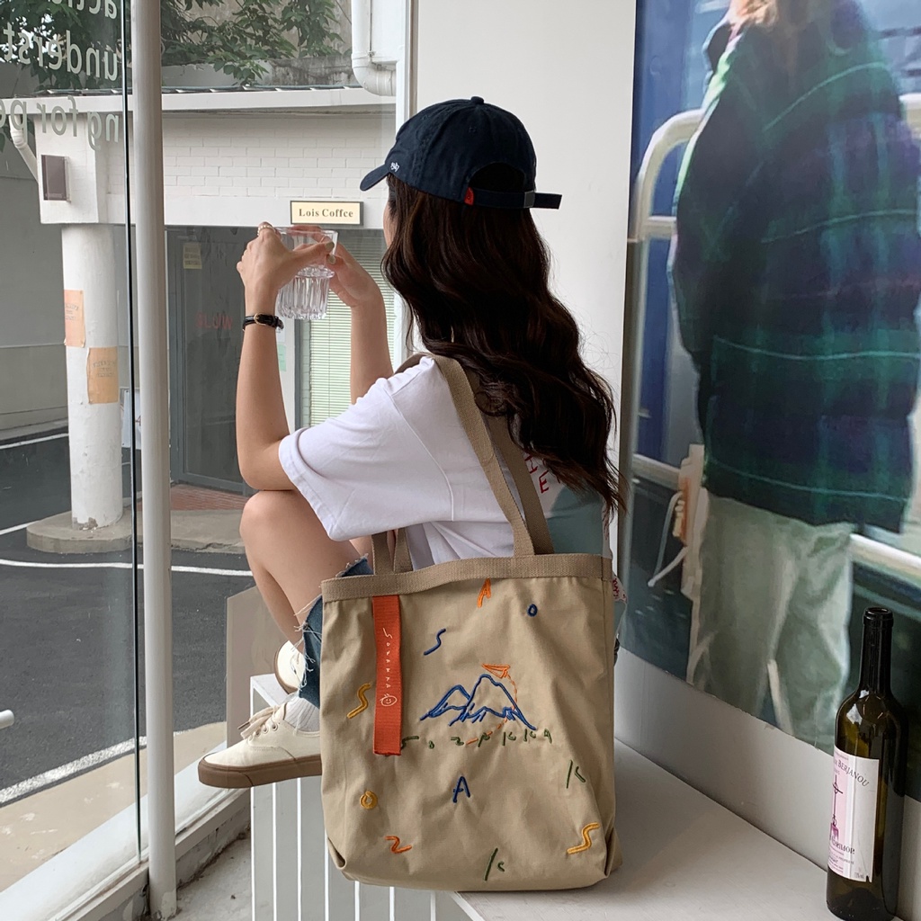 台灣現貨 ️ ins OK 太陽 爬山 字母滿滿 文字 字母 手提包 肩背包 側背包 帆布包 購物袋 刺繡 大容量 | 蝦皮購物