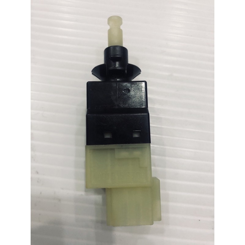 BENZ 0015453809 煞車開關 SW W203(4P扁) | 蝦皮購物