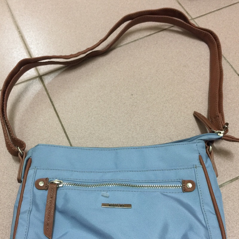 Roots 73 拉鍊式 側背包 斜背包 肩背包 （水藍） | 蝦皮購物